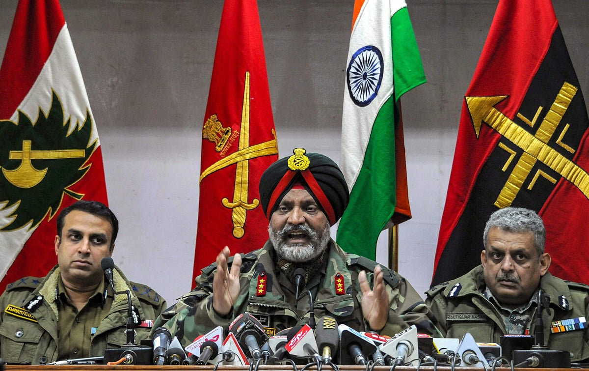 Army's 15 Corps commander awarded Uttam Yudh Seva Medal for his ...