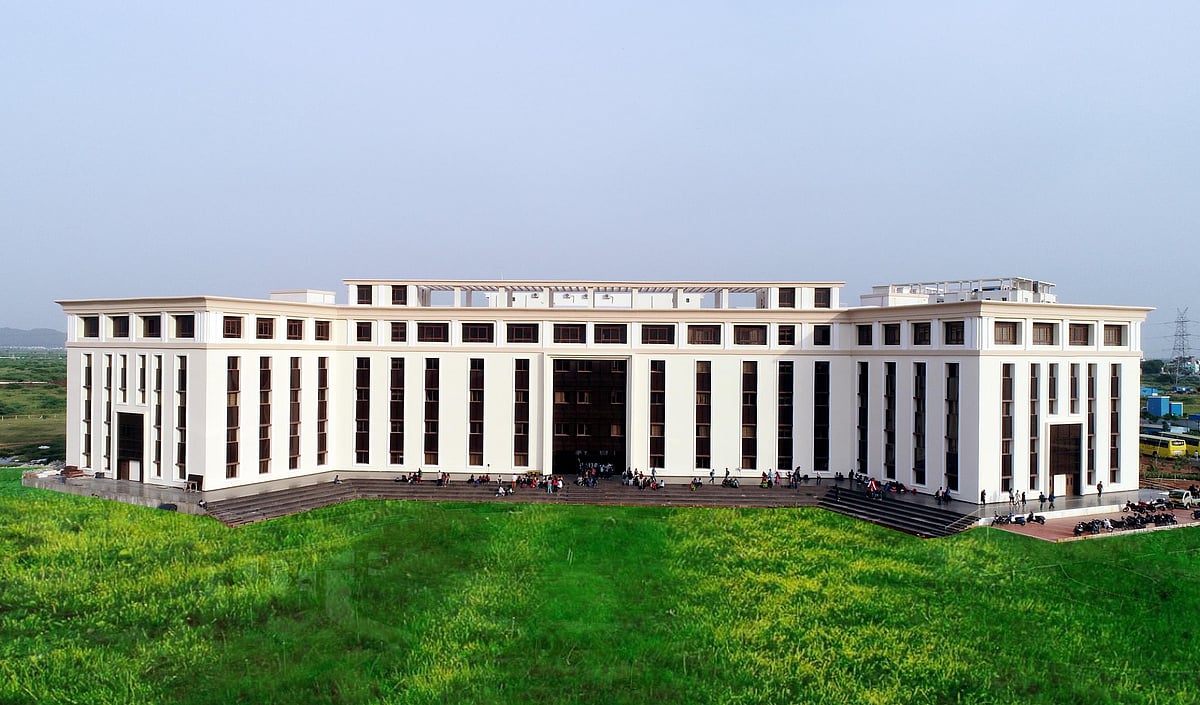 887 students graduate at second convocation of VIT-AP University