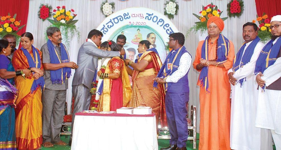 Karnataka couple ties knot celebrating ‘secular’ rituals, gets Preamble ...