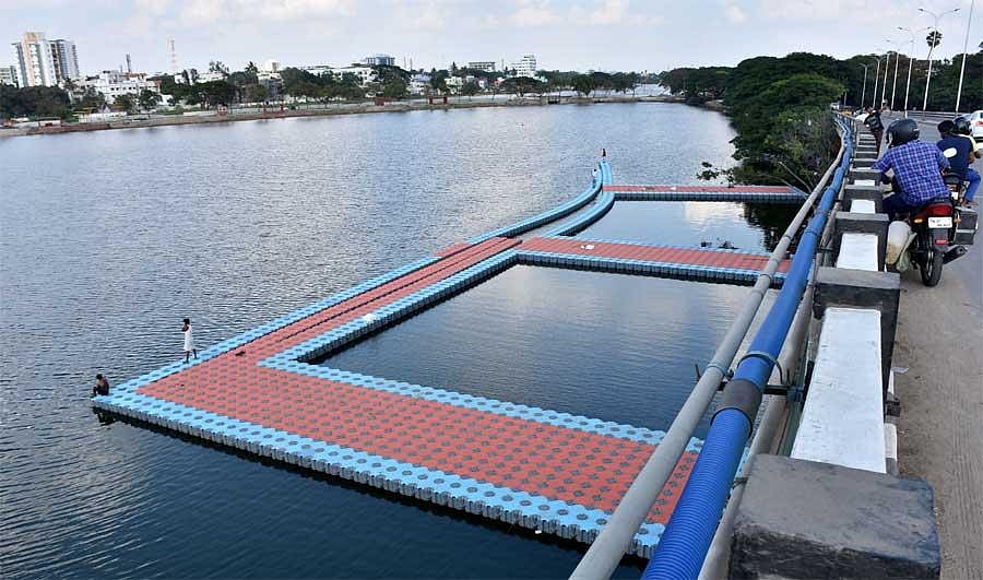 Floating deck at Valankulam lake capture many an eye