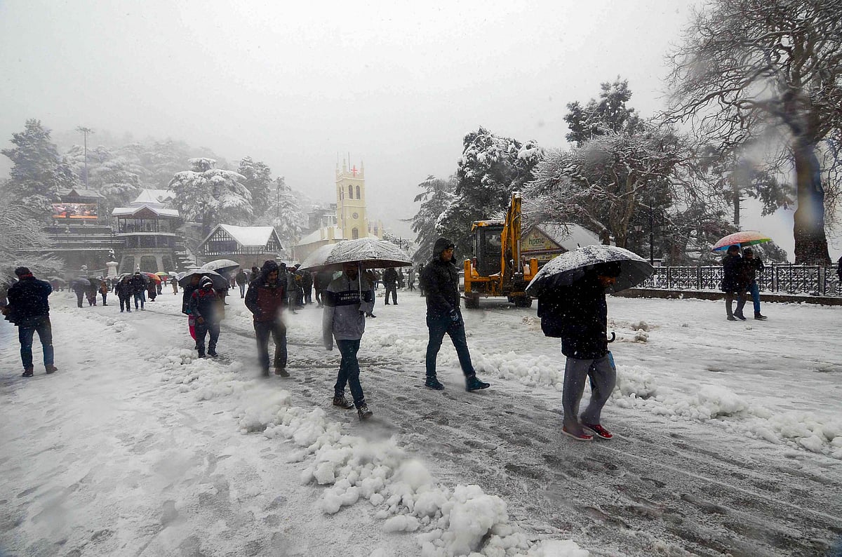 Heavy snowfall in Uttarakhand brings normal life to a standstill