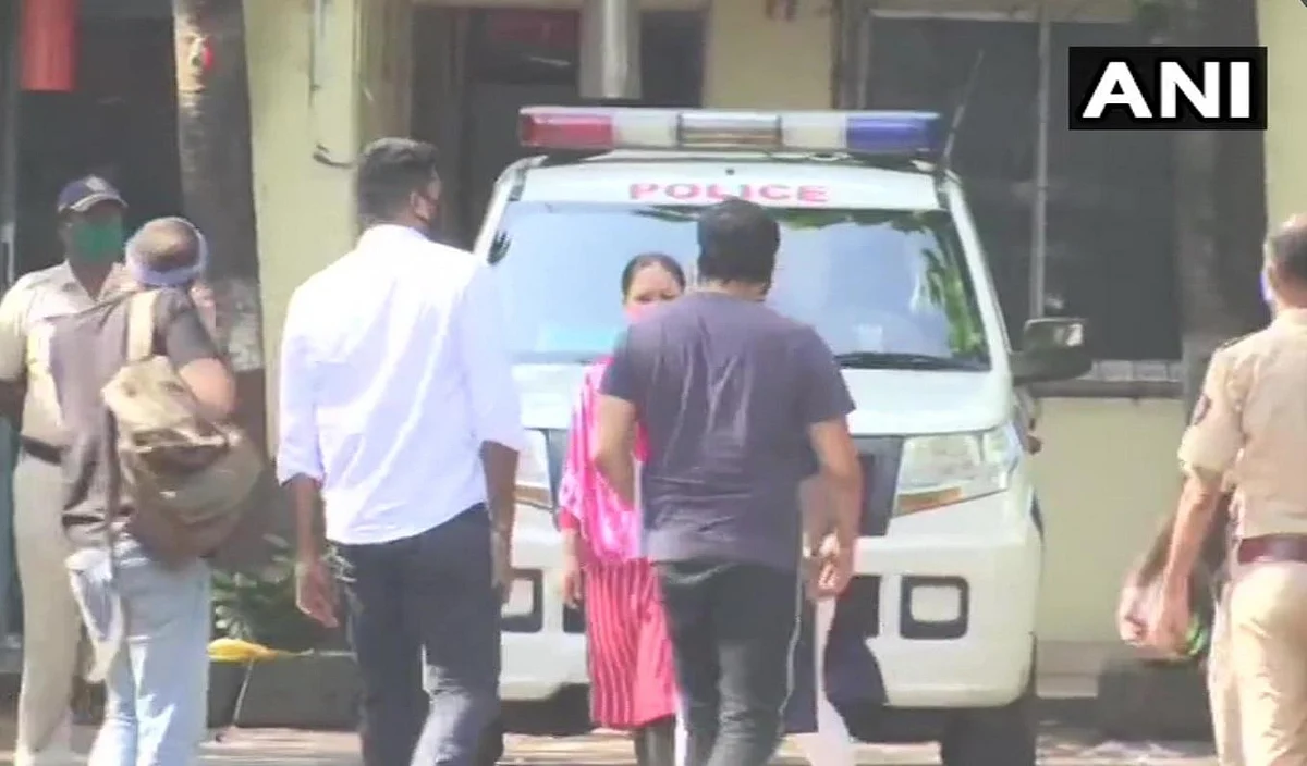 Anurag Kashyap Reaches Versova Police Station In Alleged Sexual Assault