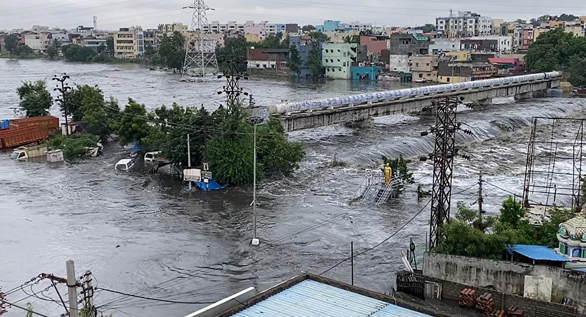 Musi river in Hyderabad brimming after 13 flood gates opened, roads ...