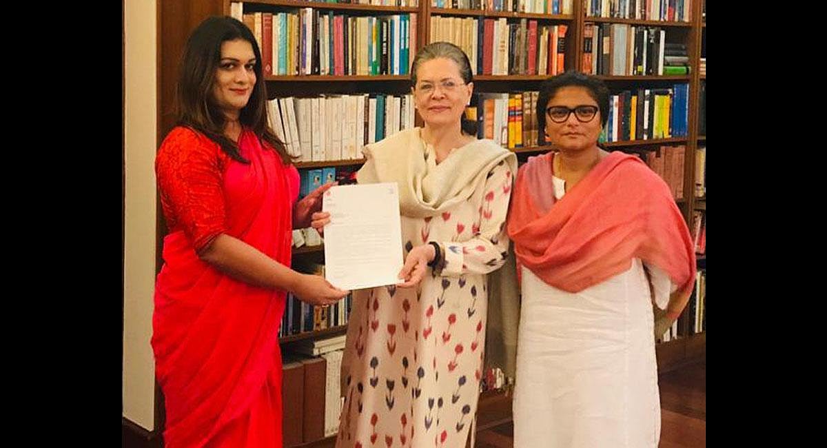 After Khushbu Sundar, Apsara Reddy deserts Congress, to rejoin AIADMK