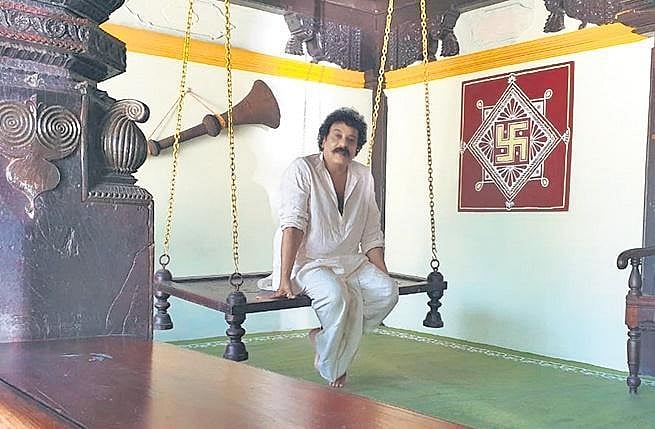 Ravichandran’s look from the period drama 'Kannadiga' revealed