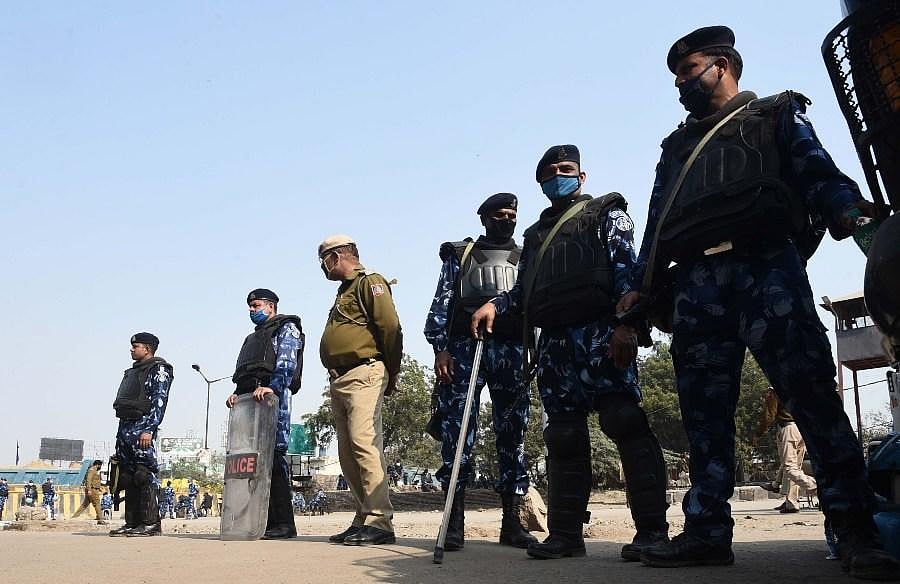 AAP, BJP protests: Security tightened in Central Delhi, additional ...