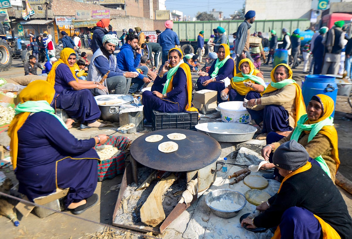 Farmers' group from Punjab starts 'informal school' for local slum children