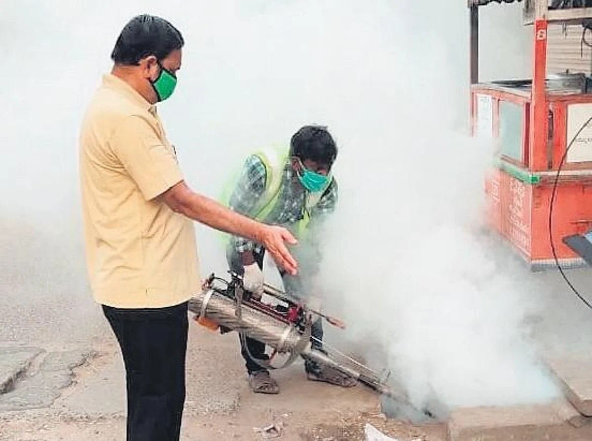 VMC launches anti-mosquito fogging operation VMC launches anti-mosquito fogging operation