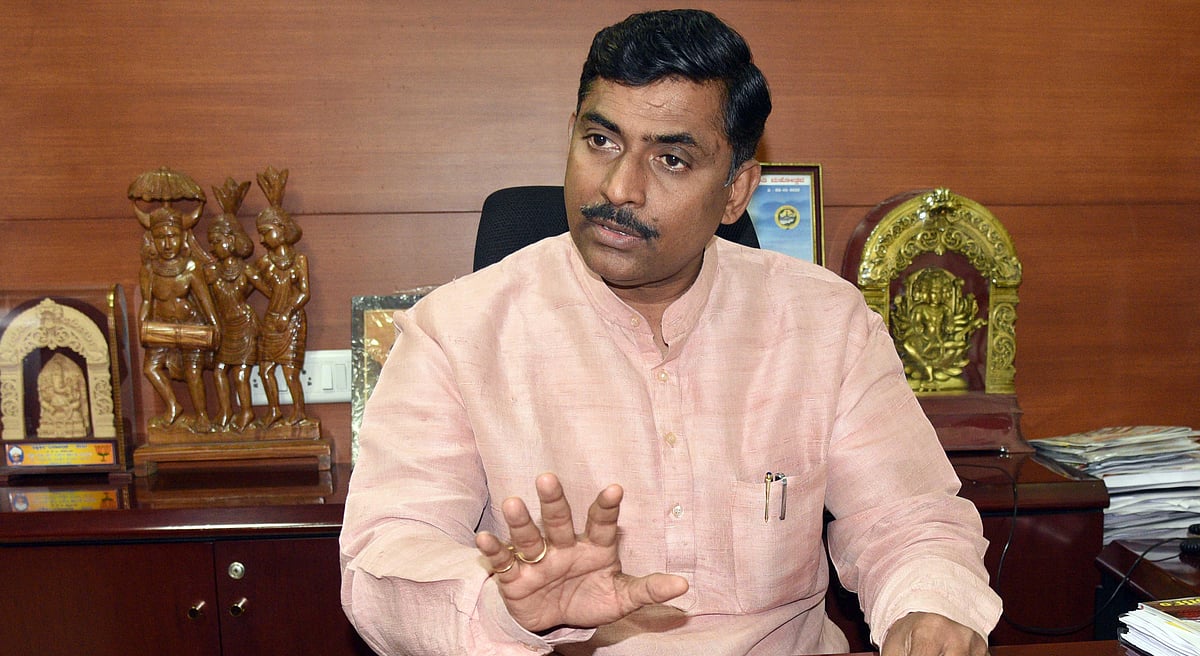 Do you think Modiji has birth certificate?: Muralidhar says party not ...