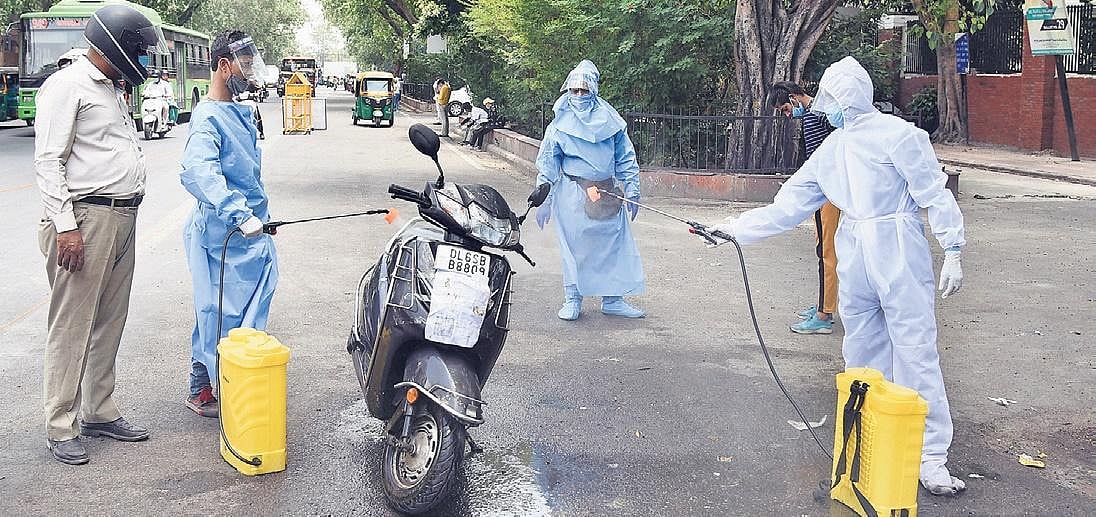 Ensure cleanliness workers use safety equipment: HC