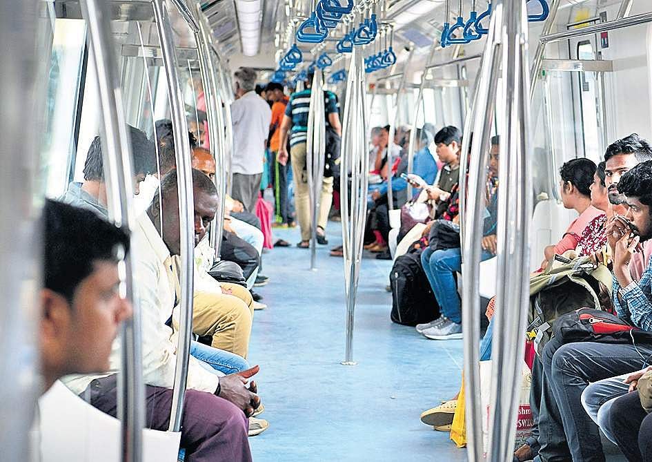 After strong smoke smell, passengers made to get off Metro train