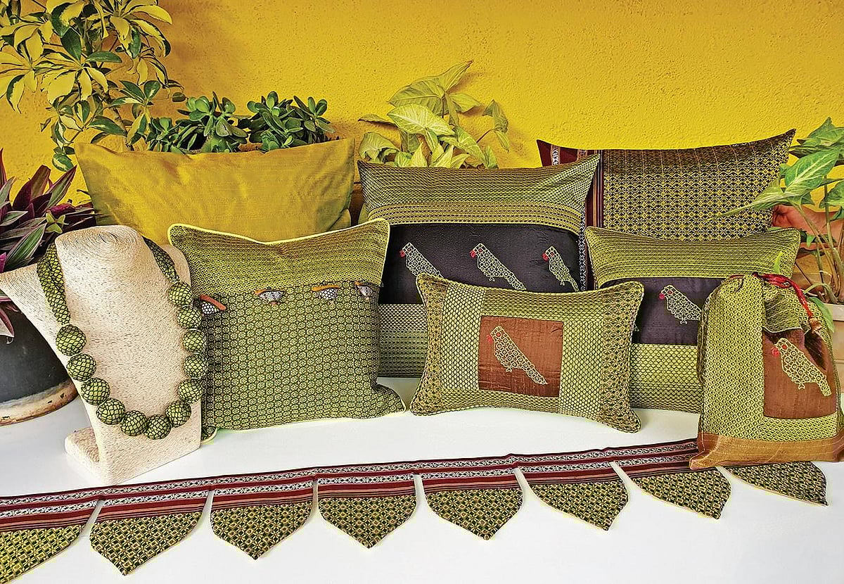 Fabric whisperer: Traditional weaves of Guledgudda and Khunn take a ...