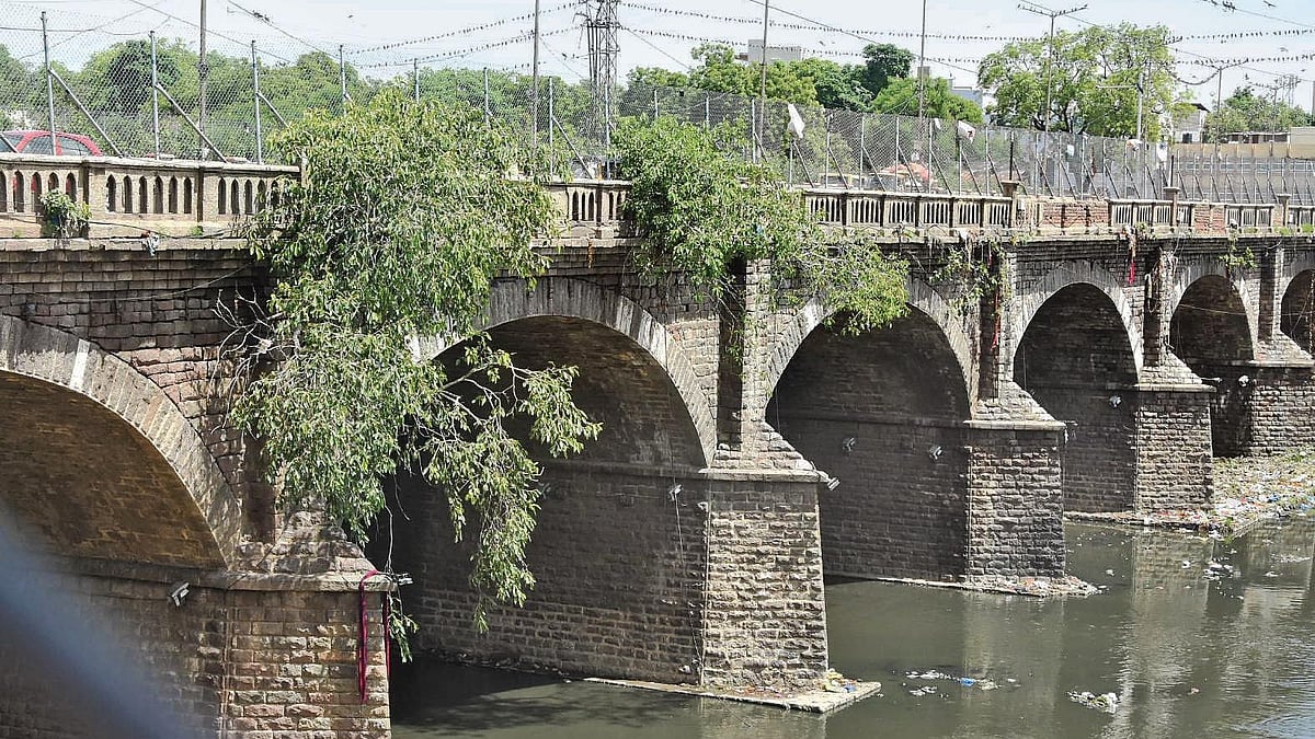 Hyderabad's first bridge Puranapul left to its fate