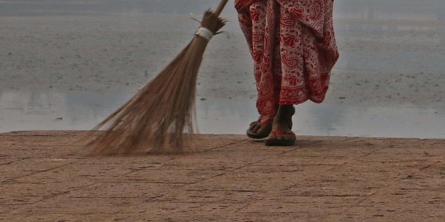 Podili receives ‘Swachh Shahar Samvaad’ award