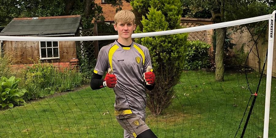 Teddy Sharman-Lowe signs three-year contract with Chelsea