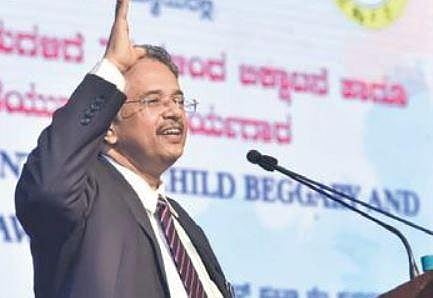 Check for begging rackets, says HC judge