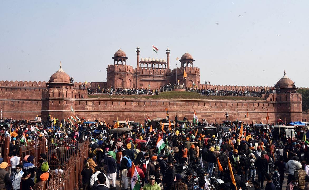 R-Day violence: Team of forensic experts visits Red Fort to collect ...