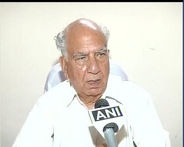 Congress must come out of Gandhi family shadow to be relevant: former ...