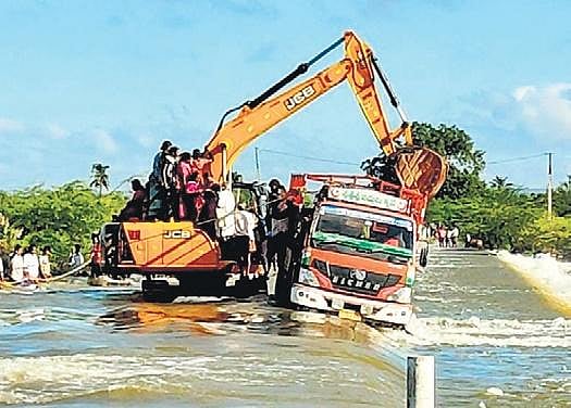 Overflowing tank maroons three villages, floods recede in Nellore