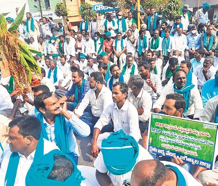 Telangana's Jagtial ryots up in arms over paddy row