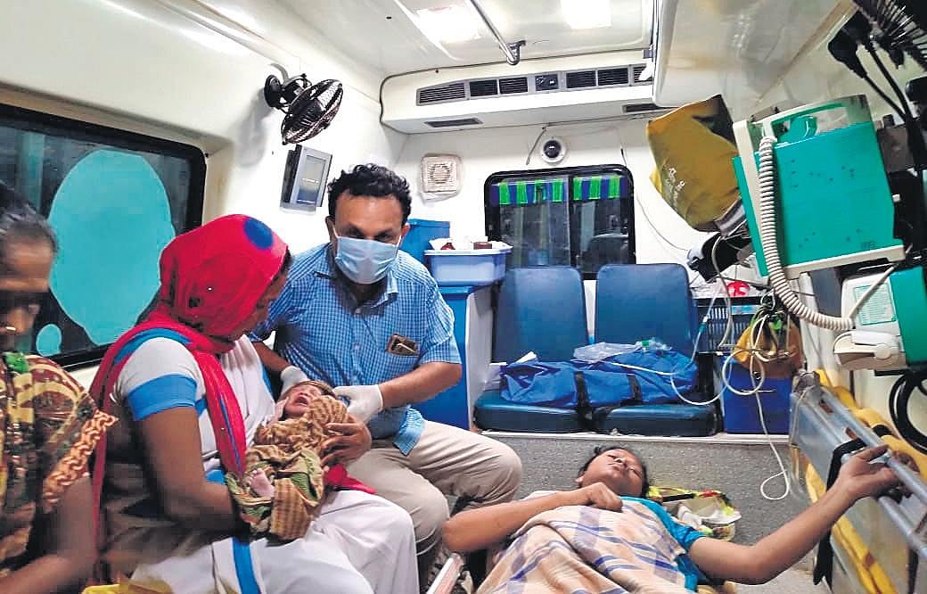 Thanks to EMT and Asha worker, woman gives birth in ambulance in Andhra ...