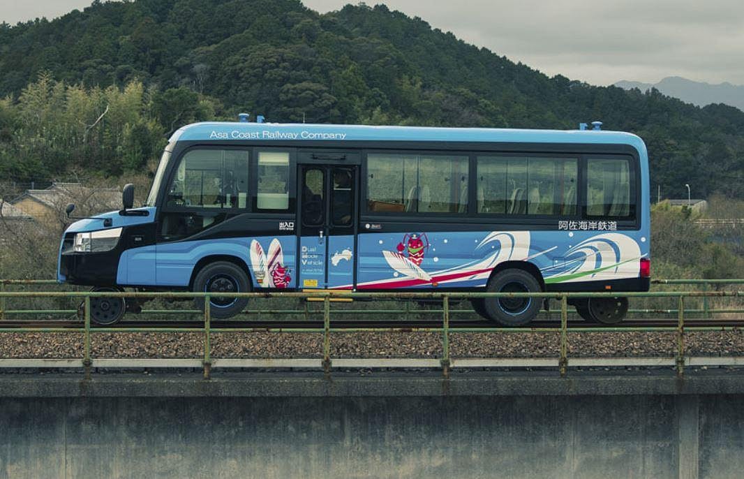Japan introduces world's first dual-mode vehicle that can run on roads ...