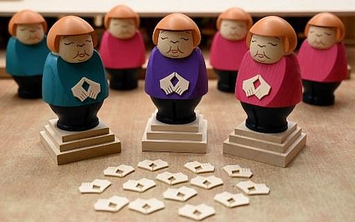 Angela Merkel and symmetry: How her rhombus hand gesture became a brand