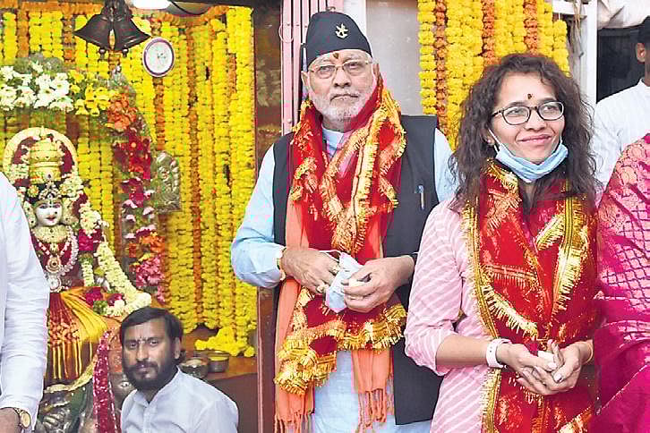 PM Modi's brother Prahlad visits Bhagyalakshmi mandir, Colonel Santosh ...