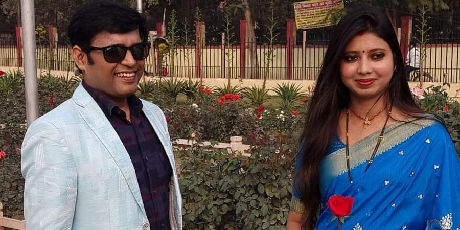 On Valentine's Day, Bihar IAS officer offers wife rose in public to ...