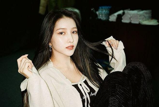 What a dummy: Apology for K-pop star who hugged Nazi-era mannequin