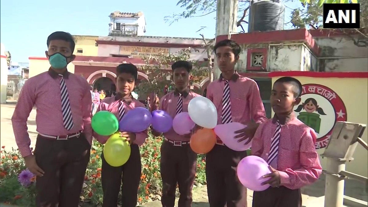 UP primary schools welcome students with balloons, flowers