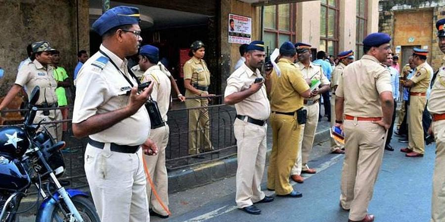 Corruption case: Won't arrest DCP Akbar Pathan till August 5, Mumbai ...