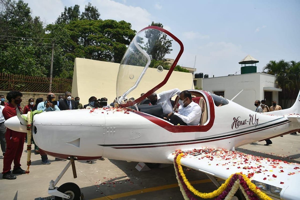 Swadeshi HANSA-NG trainer aircraft with advanced features rolled out in ...
