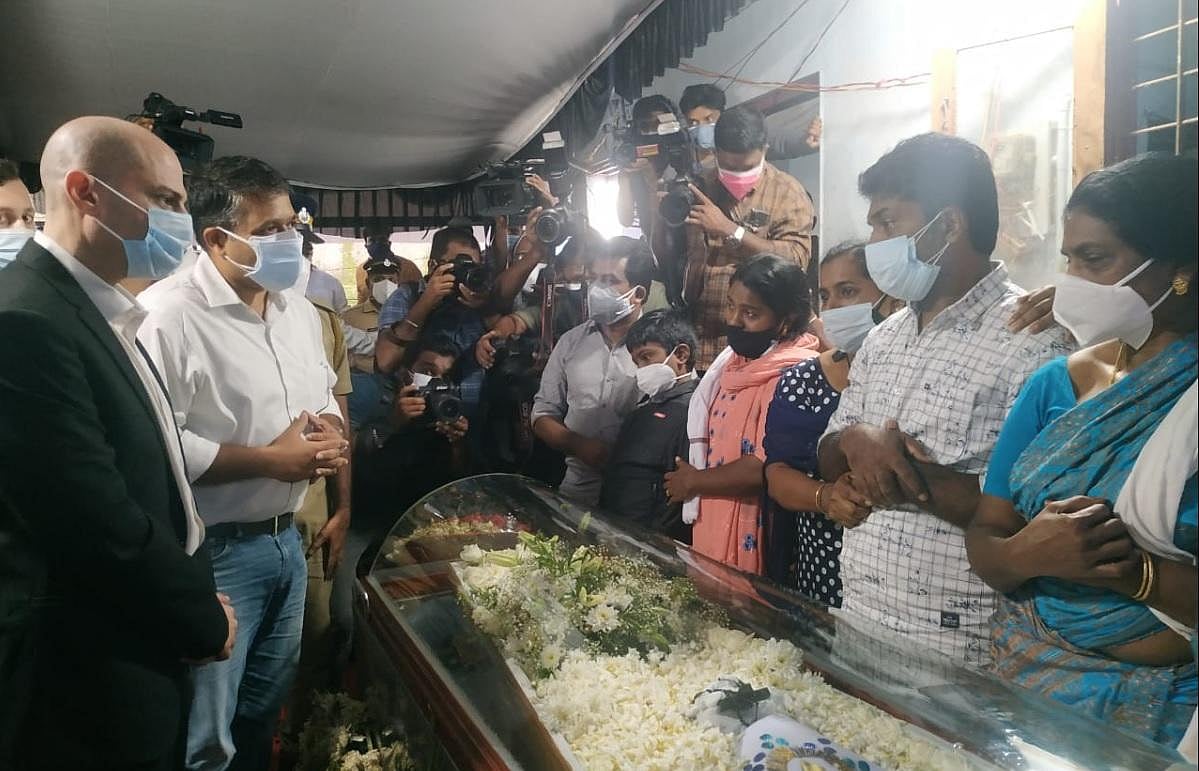 Israeli diplomat visits family of Kerala woman killed in Hamas strike