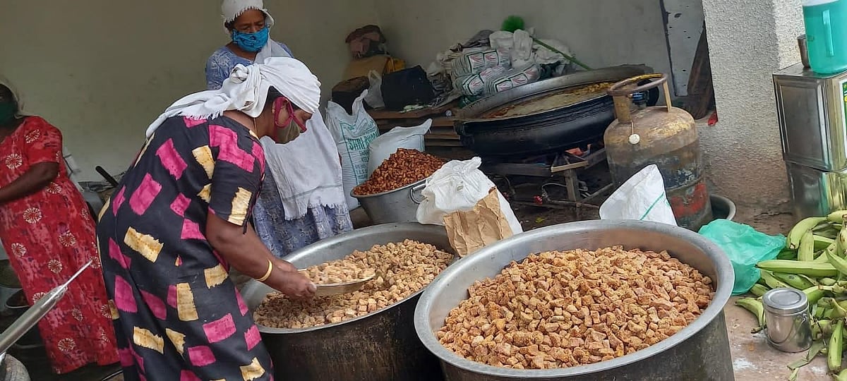 Onam kits bring hope to Kudumbashree units