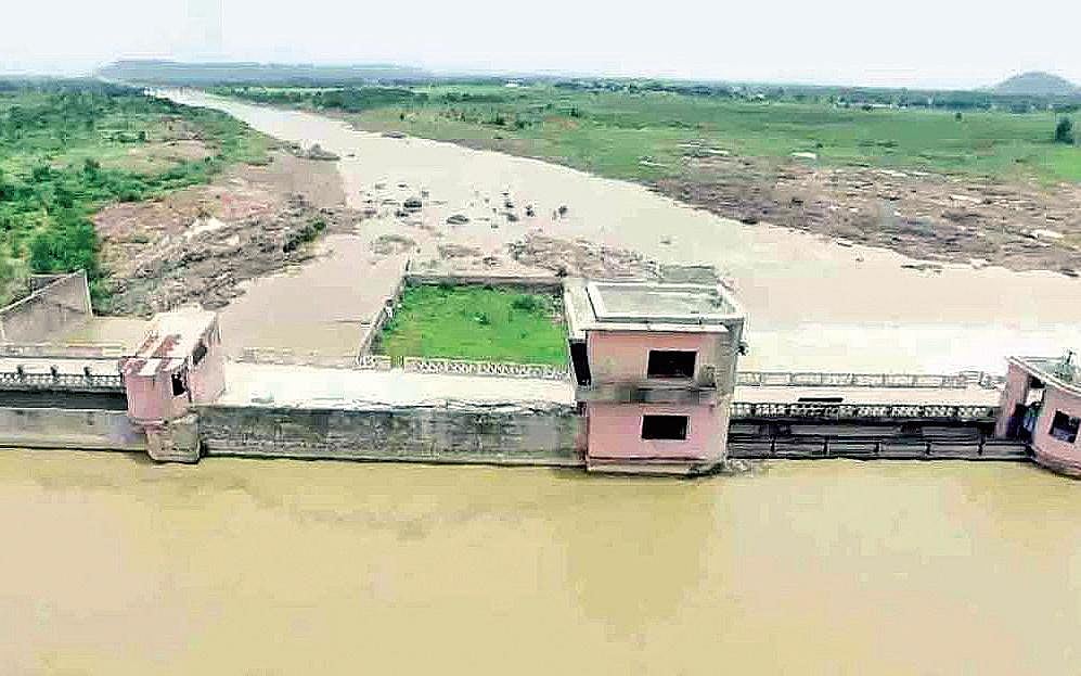 Dam safety team in Telangana inspects Kadam project