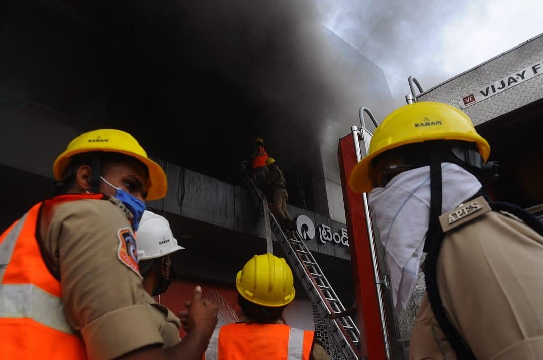 Mumbai: Fire in Khar building that left one woman dead doused after ...