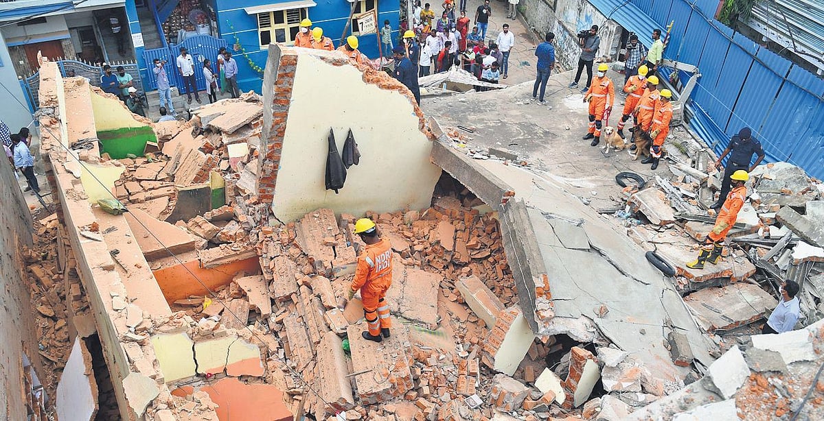 Building collapses, lucky escape for Bangalore Metro workers