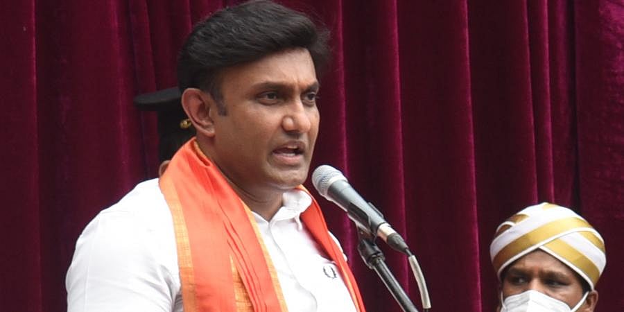 Karnataka Health Minister K Sudhakar helps accident victims