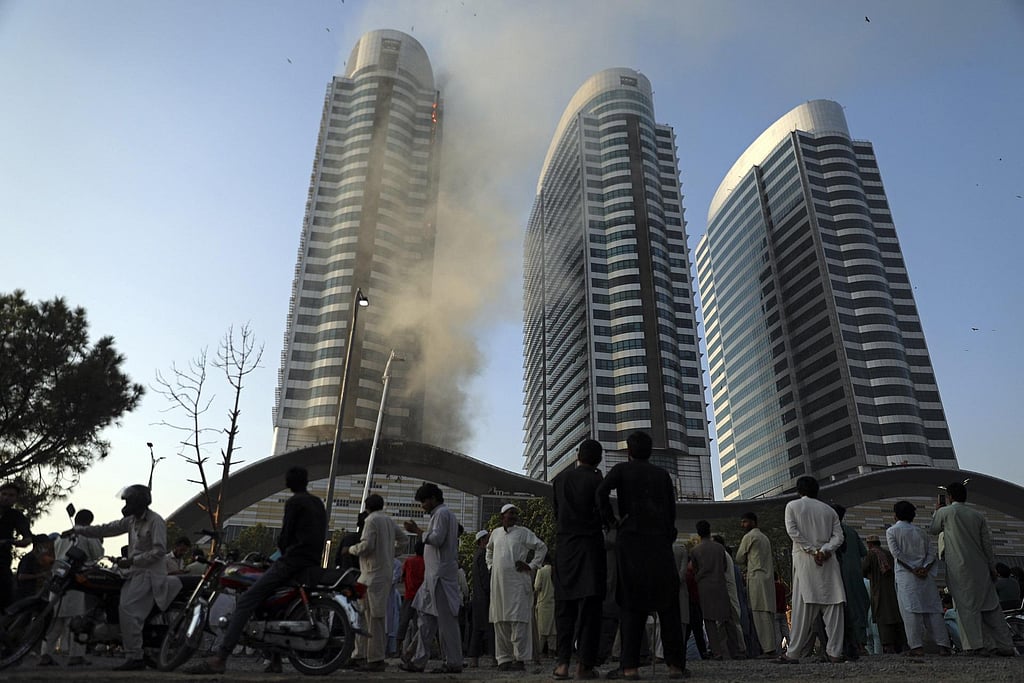 Major fire erupts at Islamabad's biggest shopping mall