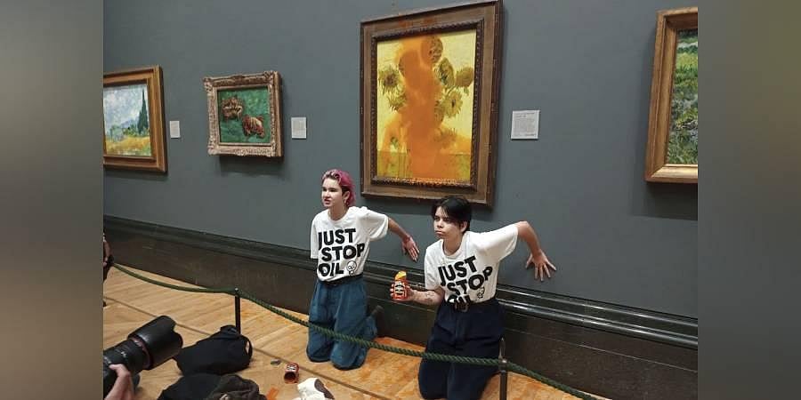 UK: Climate protesters throw soup on Van Gogh's ''Sunflowers''