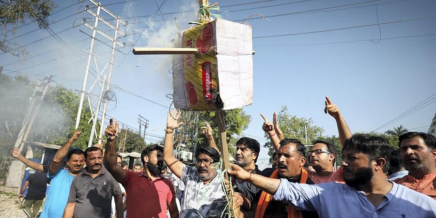 Angry Kashmiri Pandits block Jammu road to protest latest target ...