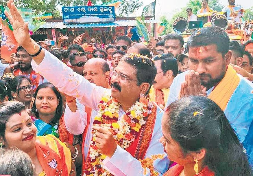 Dharmendra Pradhan, Biseswar Tudu hit Dhamnagar bypoll campaign trail