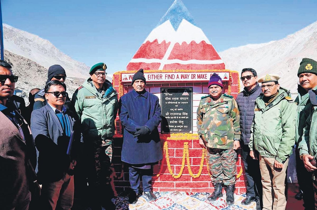 Rajnath unveils 75 infra projects in Ladakh