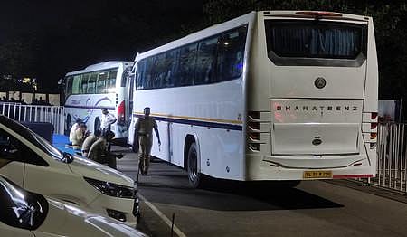 Following MVD action, Kerala Blasters team reaches venue in new bus