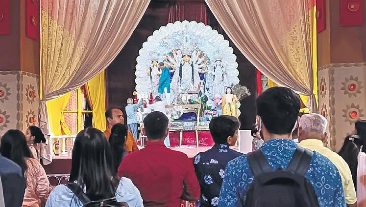 Durga Puja: Food, dance & games at Kashmere Gate pandal in Delhi