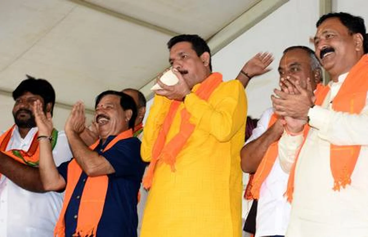Kateel confident of BJP majority, calls for Congress-mukt booths Kateel confident of BJP majority, calls for Congress-mukt booths