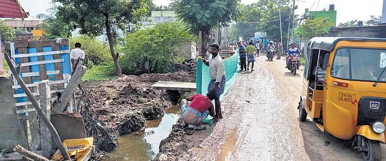 Man dies after falling into pit dug up by civic body in Mangadu
