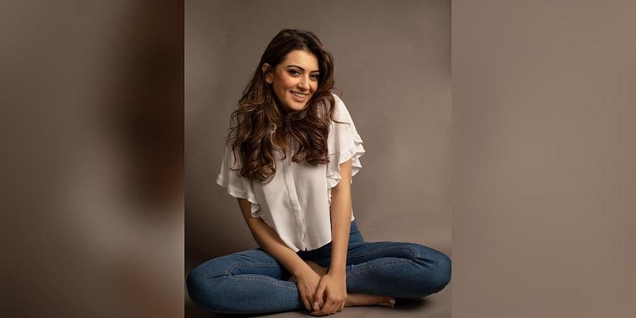 Hansika Motwani gives a glimpse of her dreamy proposal at Eiffel Tower