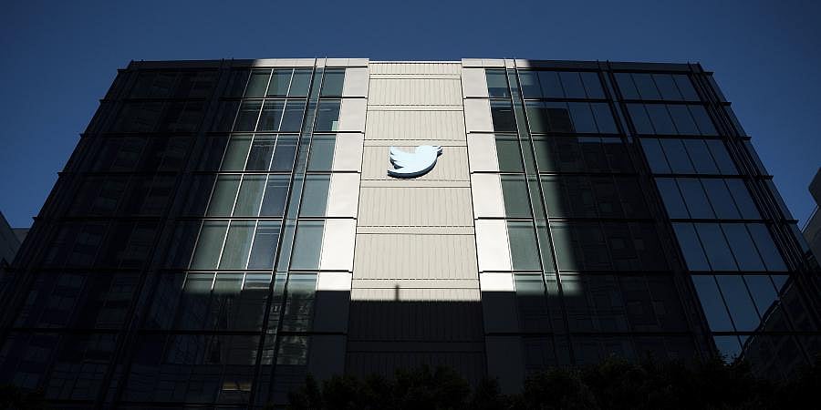 Twitter admits 'massive' outage as woes continue